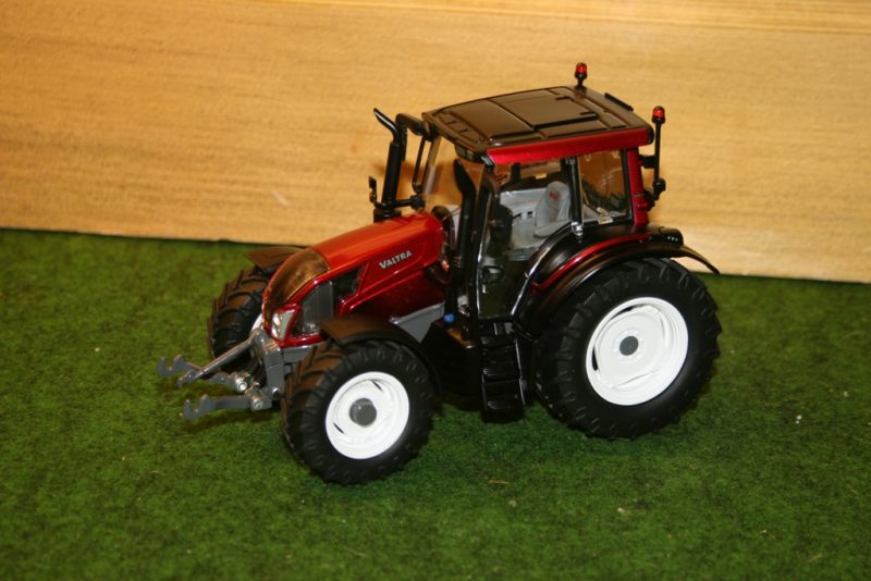 Valtra N143 HT3